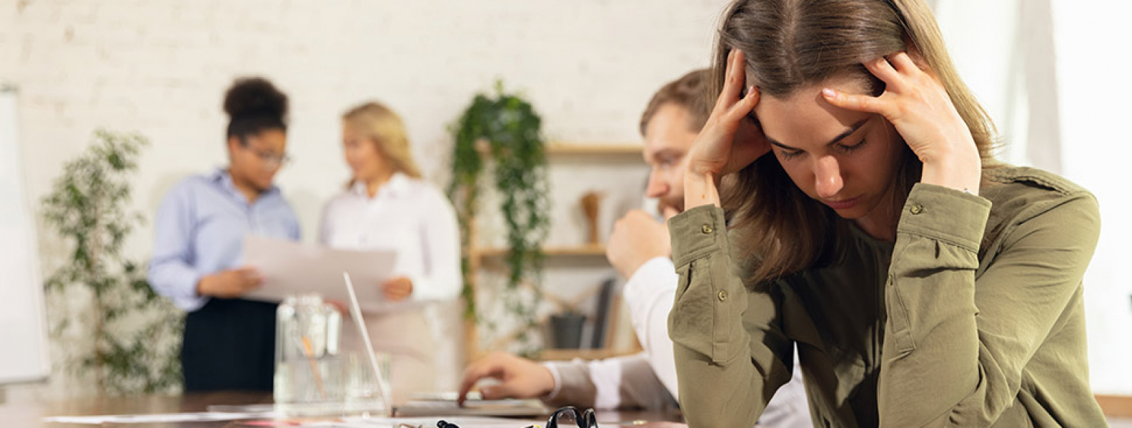 5 Señales de un Mal Ambiente Laboral: ¡Identifica los Problemas! - Conexión